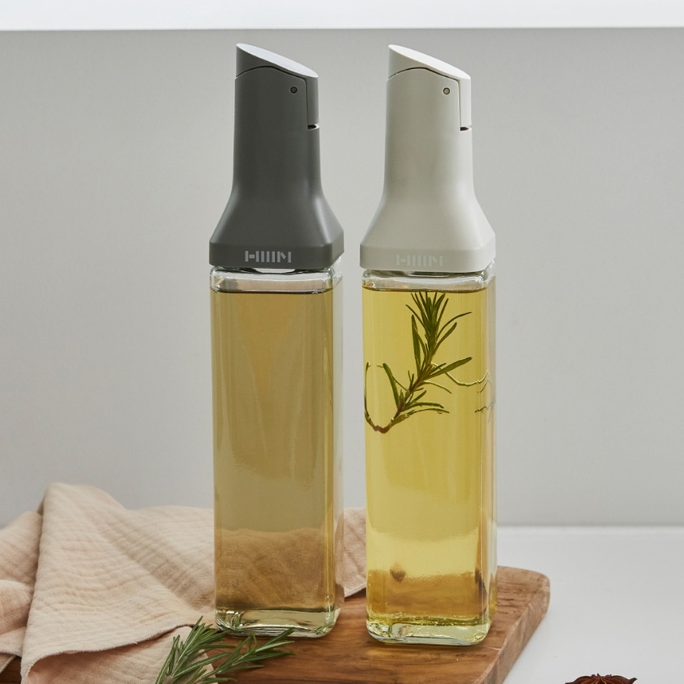 양념통·오일병 > 클리어 자동개폐 오일병 500ml 2P 세트 (아이보리+그레이) 소스통 참기름병 조미료통 | 오늘의집 쇼핑