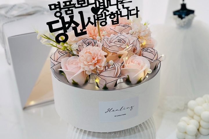 꽃다발·플라워박스 명품보다 아름다운 반전 용돈 케이크 박스 럭셔리화이트 어버이날 카네이션 생신선물 오늘의집 쇼핑