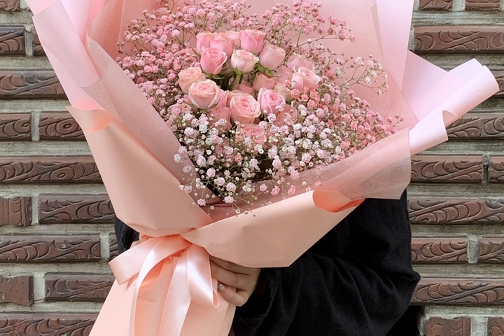꽃다발·플라워박스 생화 핑크장미안개 꽃다발 짐들이선물 집 인테리어 장식 테이블데코 공부방 장식 꽃병 화병 오늘의집 쇼핑