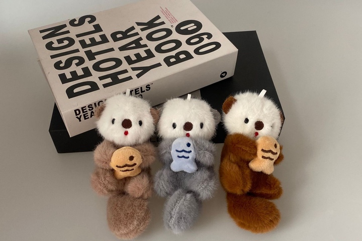 기타디자인용품 > bookaz 물고기를 든 수달 키링 3color | 오늘의집 쇼핑