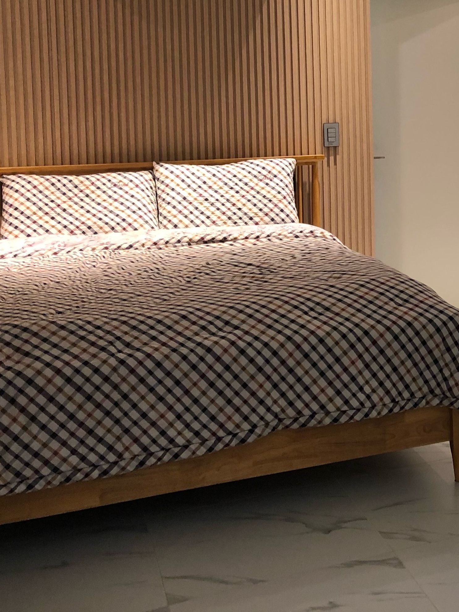 '덴버 SE0등급 사계절 고무나무 원목침대 프레임 SS/Q' 제품으로 꾸민 유저들의 스타일링샷 | 오늘의집 유저들의 집꾸미기