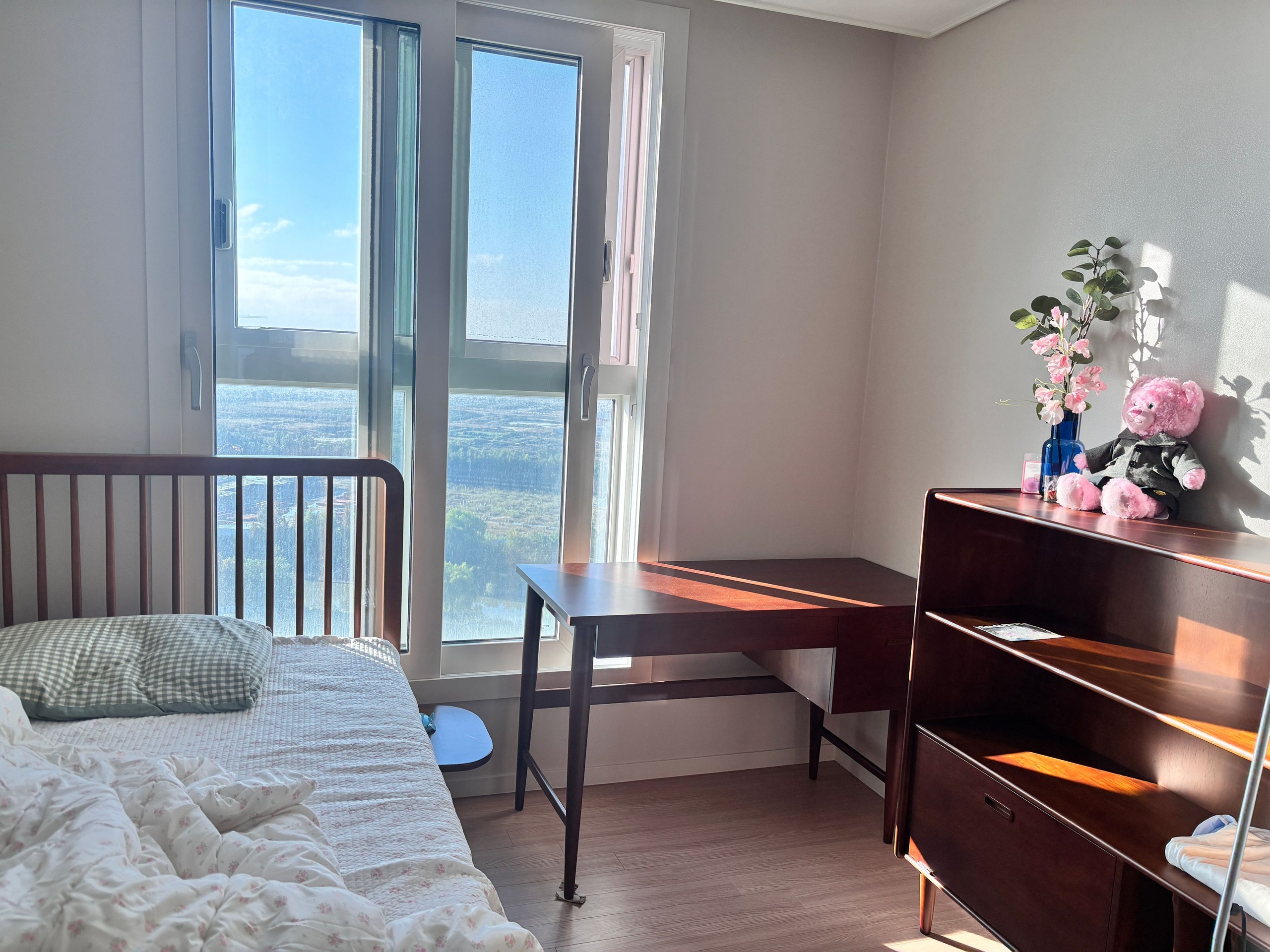 '덴버 SE0등급 사계절 고무나무 원목침대 프레임 SS/Q' 제품으로 꾸민 유저들의 스타일링샷 | 오늘의집 유저들의 집꾸미기