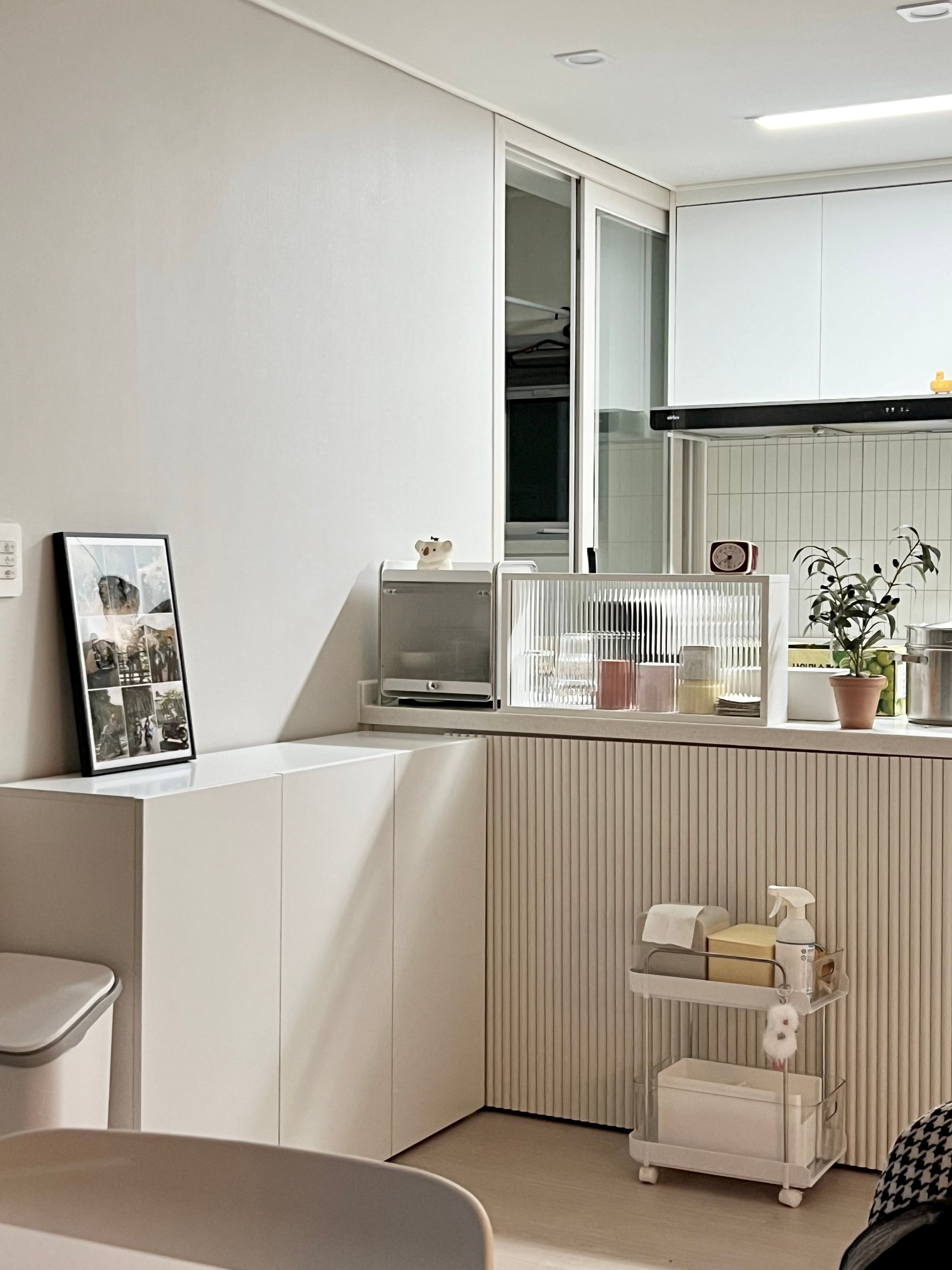 '모노 높은 수납장 1200 E0목재 LPM 다용도 슬림 수납장' 제품으로 꾸민 유저들의 스타일링샷 | 오늘의집 유저들의 집꾸미기