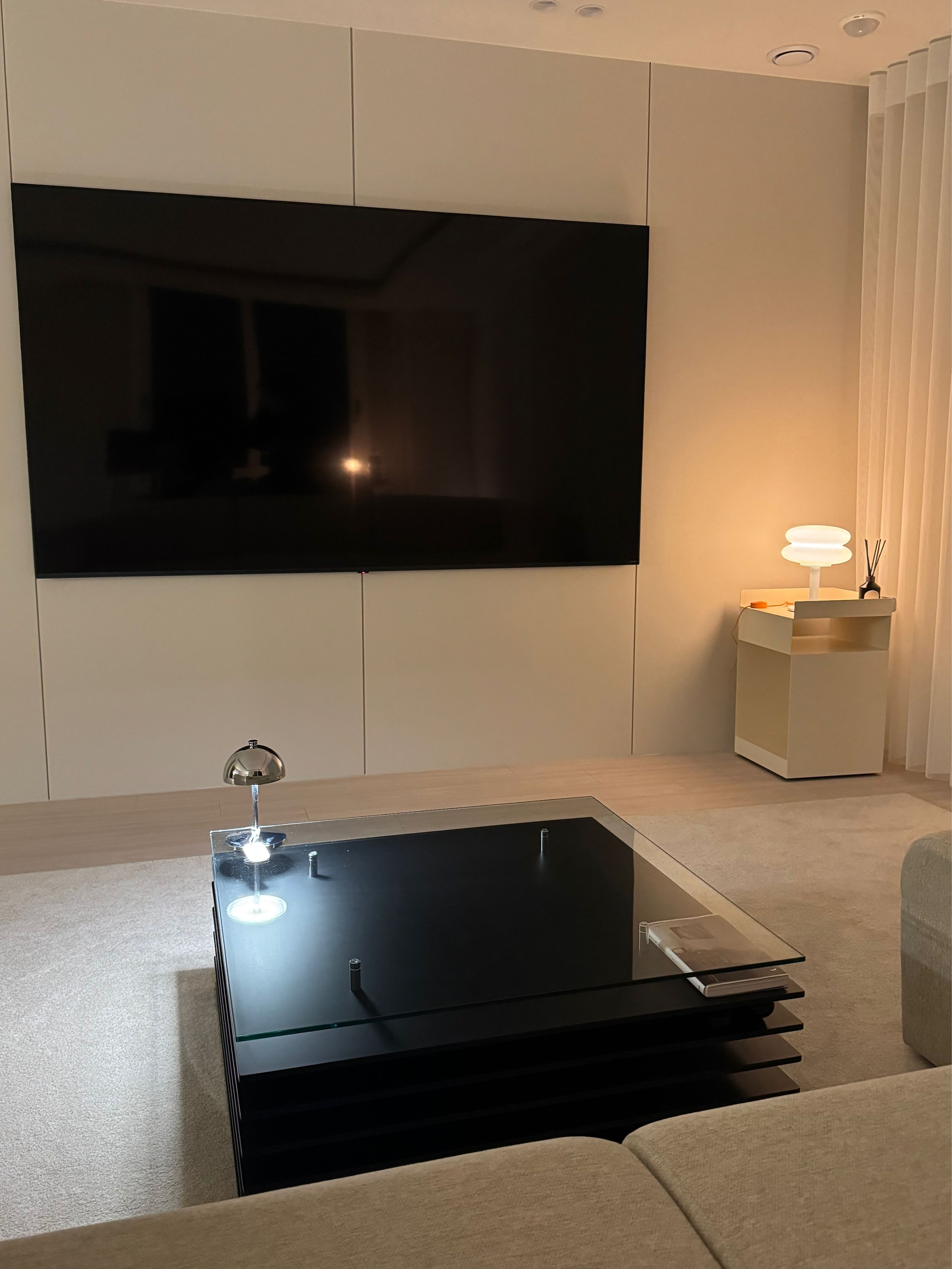 'PILOTI SOFA TABLE' 제품으로 꾸민 유저들의 스타일링샷 | 오늘의집 유저들의 집꾸미기