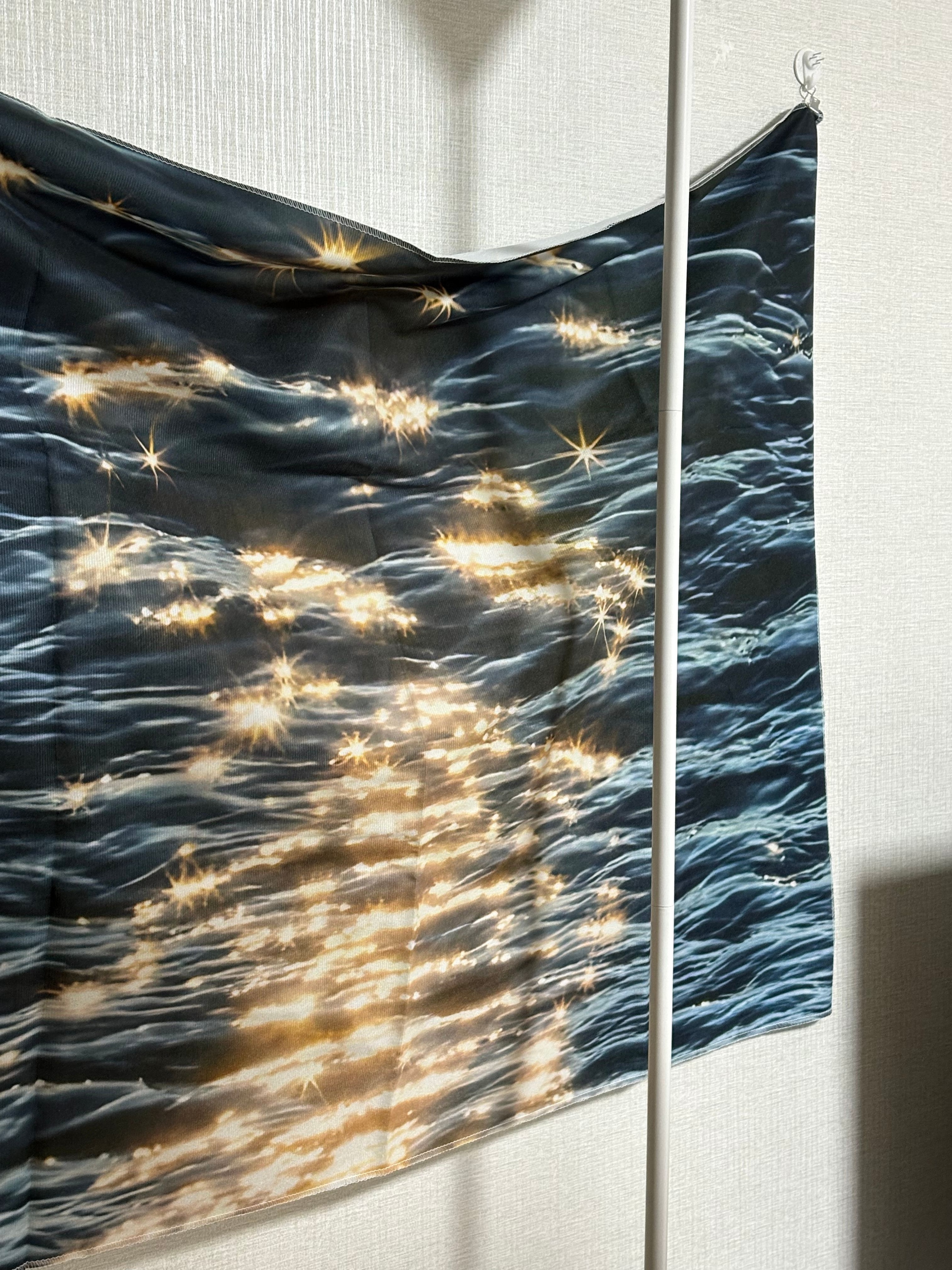 '벨벳소재 선명하고 도톰한! 온마이무드 프리미엄 패브릭포스터 11종 3size' 제품으로 꾸민 유저들의 스타일링샷 | 오늘의집 ...