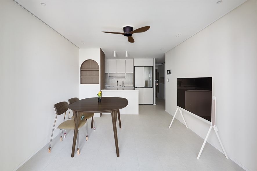 "자연과 세련됨이 만나는, 월넛 우드 인테리어" 목동 인테리어 목도진도2차 아파트 인테리어_24PY | 라이프스타일 슈퍼앱, 오늘의집