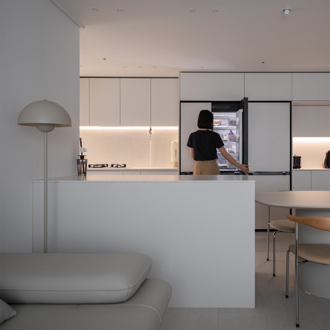 톤 다운된 순간을 기록하고 싶은 깨끗한 화이트톤 수원 인테리어 하늘채 더 퍼스트 1단지 33PY | 라이프스타일 슈퍼앱, 오늘의집