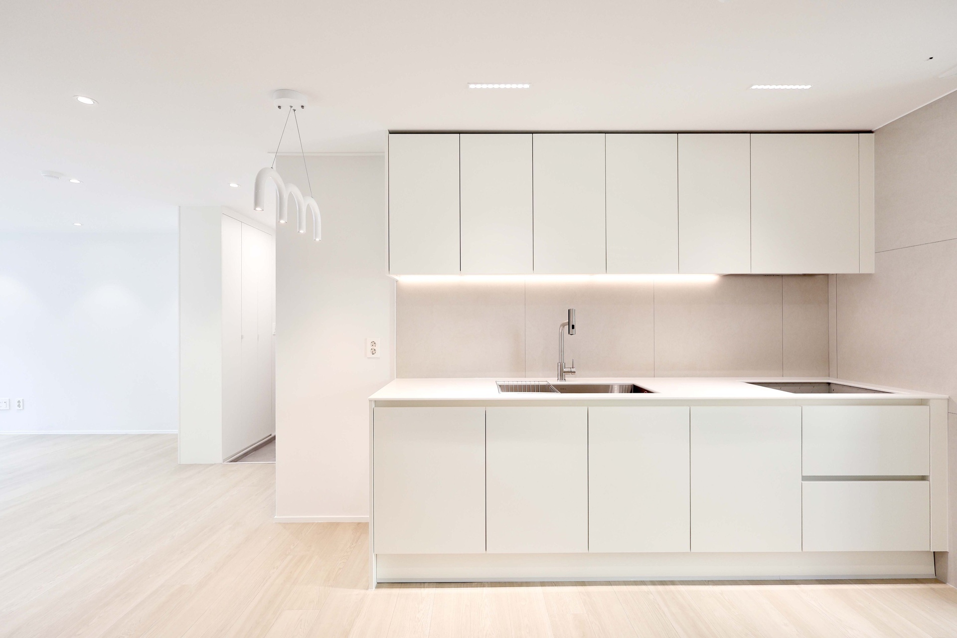 조명이 바꾸는 분위기, 빛으로 그린 인테리어 | 양천벽산블루밍2단지 23PY | 라이프스타일 슈퍼앱, 오늘의집