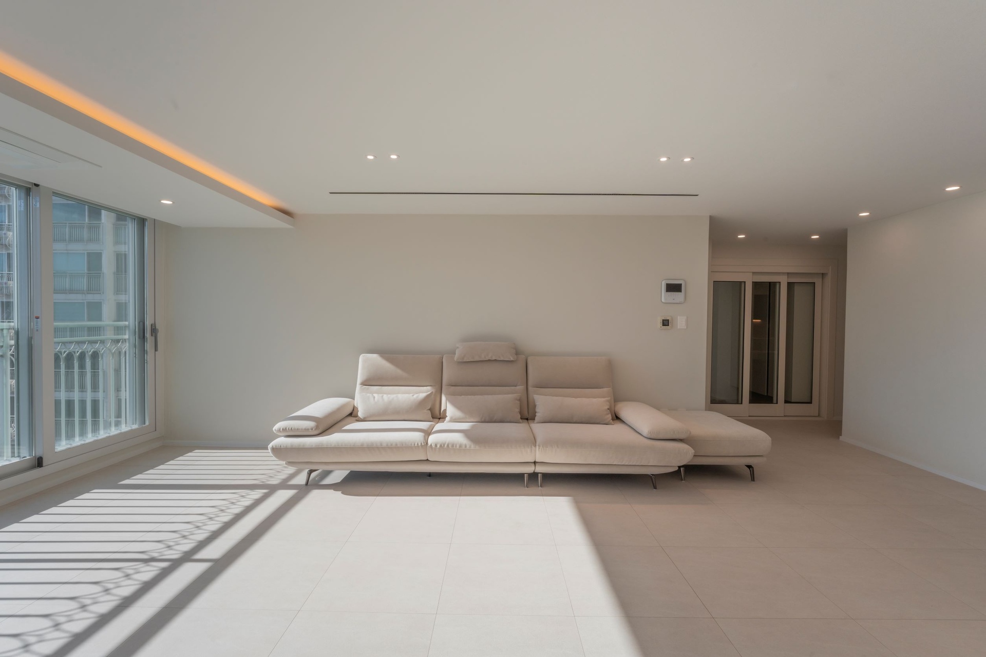 [동작구] 동작금강KCC 41평, 베이지 바탕에 라운드 목공을 통한 따뜻한 거실 완성 | 라이프스타일 슈퍼앱, 오늘의집