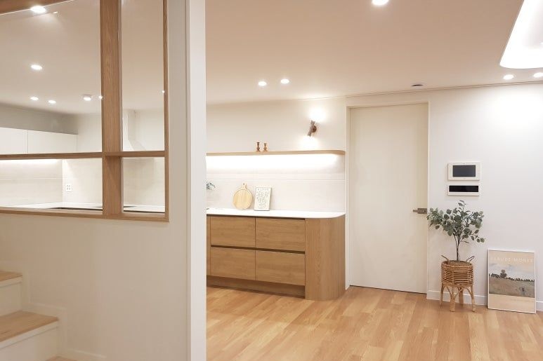 편안하고 따뜻한 감성의 복층 인테리어, 시청역 이즈팰리스 2차 31py | 라이프스타일 슈퍼앱, 오늘의집