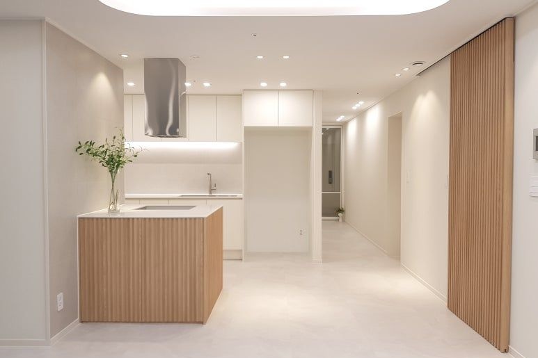 감각적인 컬러가 돋보이는 거실, 시청 스마트W 27py | 라이프스타일 슈퍼앱, 오늘의집