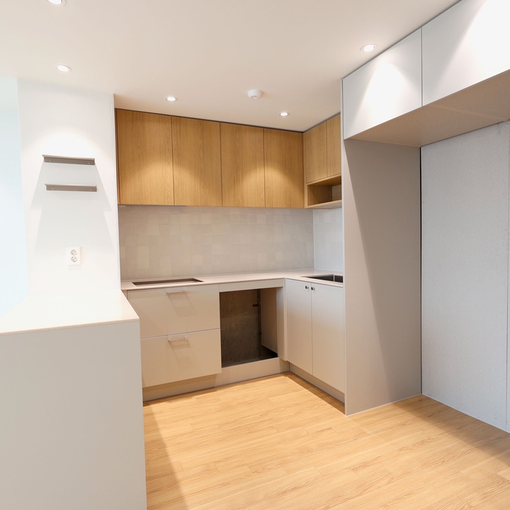 그레이와 우드의 조화, 도시적인 감성의 | 북아현동 두산아파트24PY | 라이프스타일 슈퍼앱, 오늘의집