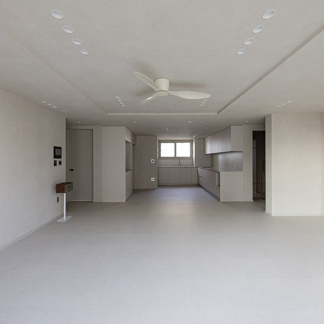 넓은 개방감과 미니멀한 디자인의 34평 인테리어 _ 첨단 자이2단지 34PY | 라이프스타일 슈퍼앱, 오늘의집