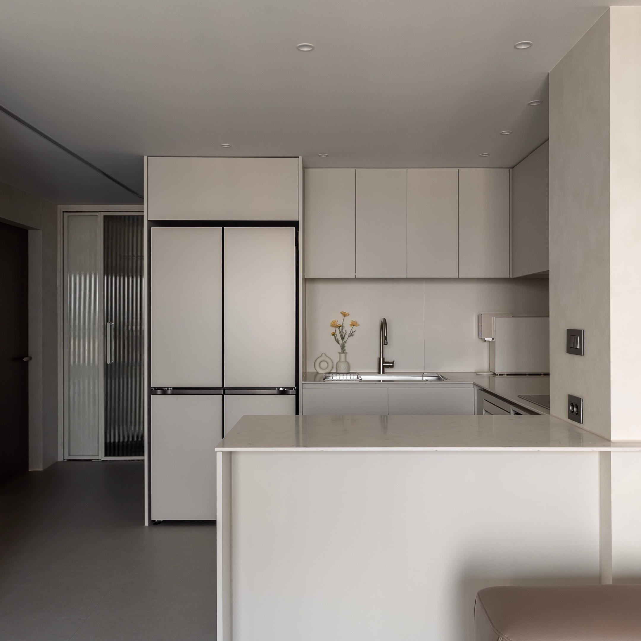 24평 구축 신혼집, 불편함을 새롭게 디자인하다. 디테일 가득 북아현두산 24py 복도식 아파트 인테리어 | 라이프스타일 슈퍼앱, 오늘의집