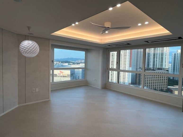 회벽의 따스한 질감과 화이트 톤의 깔끔하고 포근한 디자인 [38PY] | 라이프스타일 슈퍼앱, 오늘의집